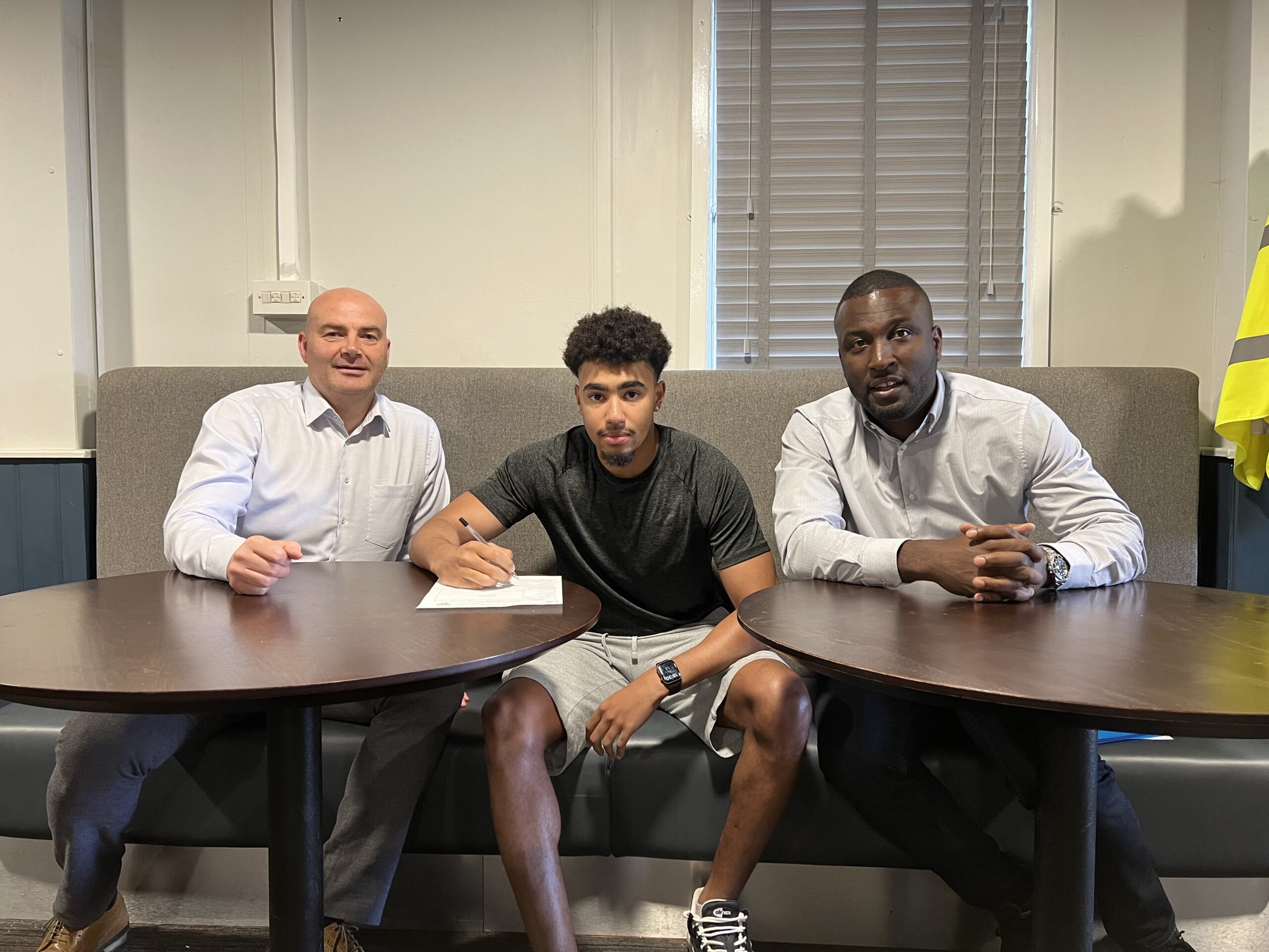 TRANSFER NEWS | TOWN SIGN MYRON GIBBONS - Brighouse Town AFC